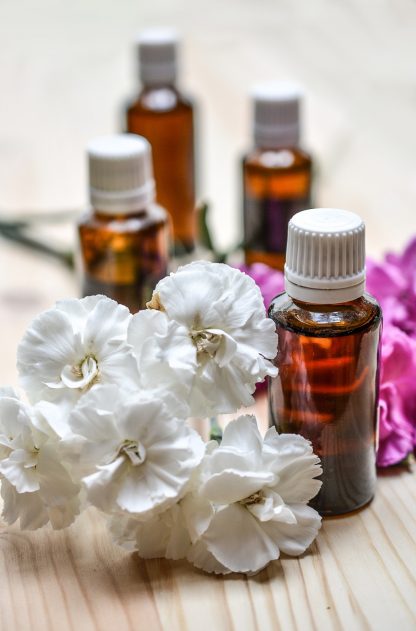 4 Major Differences Between Essential Oil & Extract | Green Herbology